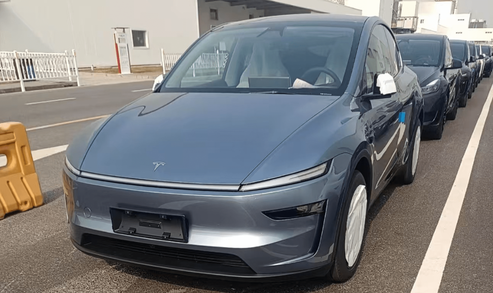 Découvrez les premières images en direct de la Tesla Model Y dans la ...